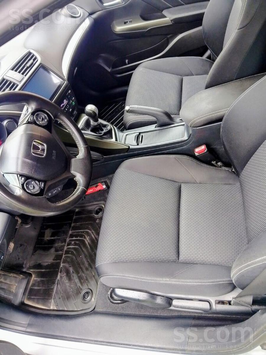 Grey Honda Civic 2017 in Riga, with an engine capacity of 1.60 L and mileage of 194 thousand km for 9500 €, photo 9 on AUTOMOTO.COM.LV
