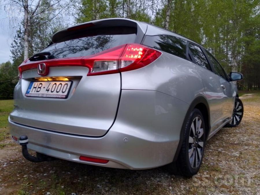 Grey Honda Civic 2017 in Riga, with an engine capacity of 1.60 L and mileage of 194 thousand km for 9500 €, photo 11 on AUTOMOTO.COM.LV