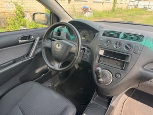 Honda Civic 2002 in Vilnius, with an engine capacity of 1.40 L and mileage of 191 thousand km for 380 €, photo 9 on AUTOMOTO.COM.LV