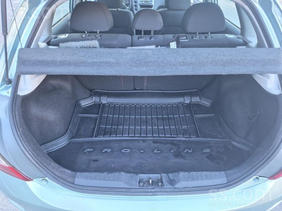 Honda Civic 2005 in Riga, with an engine capacity of 1.40 L and mileage of 260 thousand km for 800 €, photo 4 on AUTOMOTO.COM.LV