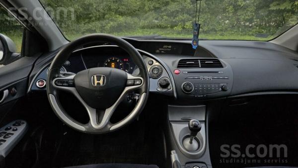 Honda Civic 2006 in Riga, with an engine capacity of 1.80 L and mileage of 180 thousand km for 2200 €, photo 5 on AUTOMOTO.COM.LV