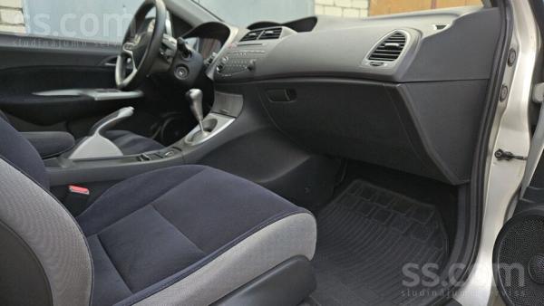 Honda Civic 2006 in Riga, with an engine capacity of 1.80 L and mileage of 180 thousand km for 2200 €, photo 6 on AUTOMOTO.COM.LV