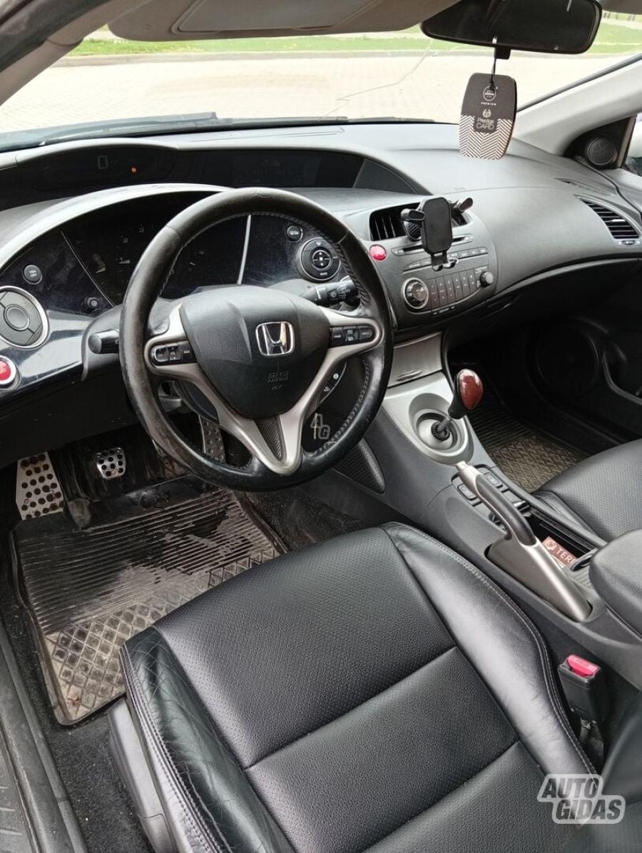 Honda Civic 2006 in Kretinga, with an engine capacity of 2.20 L and mileage of 360 thousand km for 1450 €, photo 8 on AUTOMOTO.COM.LV