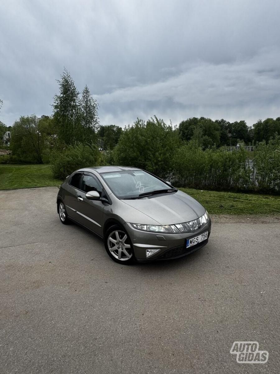 Honda Civic 2006 in Siauliai, with an engine capacity of 2.20 L and mileage of 290 thousand km for 1690 €, photo 4 on AUTOMOTO.COM.LV