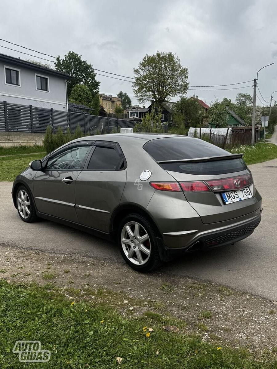 Honda Civic 2006 in Siauliai, with an engine capacity of 2.20 L and mileage of 290 thousand km for 1690 €, photo 7 on AUTOMOTO.COM.LV