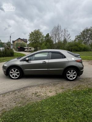 Honda Civic 2006 in Siauliai, with an engine capacity of 2.20 L and mileage of 290 thousand km for 1690 €, photo 8 on AUTOMOTO.COM.LV