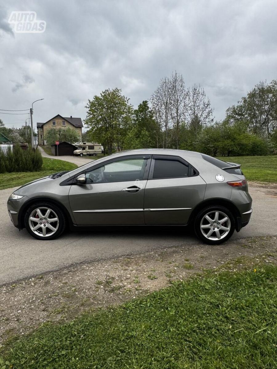 Honda Civic 2006 in Siauliai, with an engine capacity of 2.20 L and mileage of 290 thousand km for 1690 €, photo 8 on AUTOMOTO.COM.LV