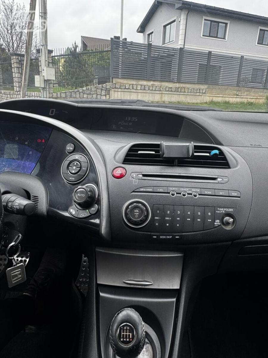 Honda Civic 2006 in Siauliai, with an engine capacity of 2.20 L and mileage of 290 thousand km for 1690 €, photo 10 on AUTOMOTO.COM.LV