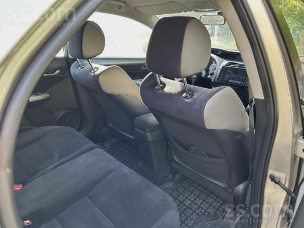 Honda Civic 2006 in Riga, with an engine capacity of 1.40 L and mileage of 141 thousand km for 3800 €, photo 6 on AUTOMOTO.COM.LV