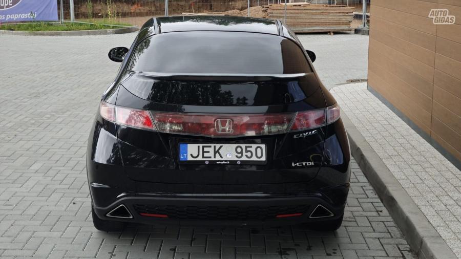 Honda Civic 2006 Alīta, ar dzinēja tilpumu 2.20 L un nobraukumu 353 tūkst. km par 1950 €, foto 4 vietnē AUTOMOTO.COM.LV