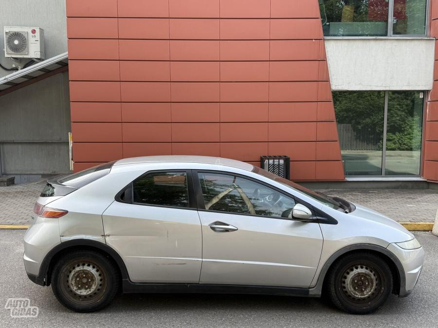 Honda Civic 2006 Viļņa, ar dzinēja tilpumu 2.20 L un nobraukumu 215 tūkst. km par 650 €, foto 7 vietnē AUTOMOTO.COM.LV