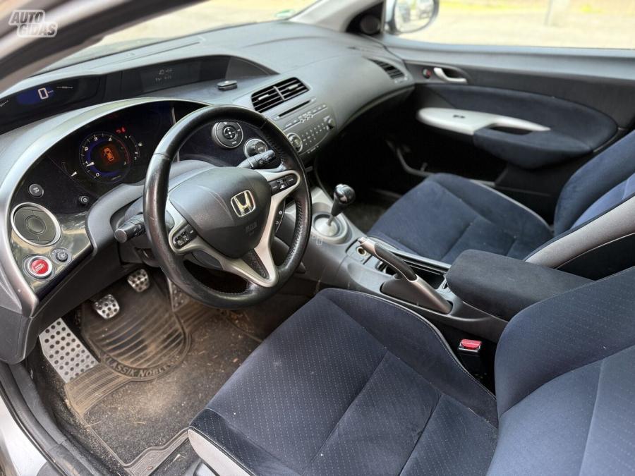Honda Civic 2006 Viļņa, ar dzinēja tilpumu 2.20 L un nobraukumu 215 tūkst. km par 650 €, foto 9 vietnē AUTOMOTO.COM.LV