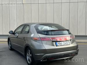 Honda Civic 2006 Rīga, ar dzinēja tilpumu 1.80 L un nobraukumu 238 tūkst. km par 1200 €, foto 4 vietnē AUTOMOTO.COM.LV