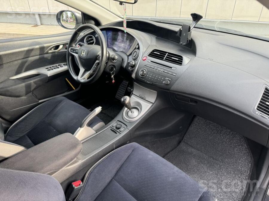 Honda Civic 2006 Rīga, ar dzinēja tilpumu 1.80 L un nobraukumu 238 tūkst. km par 1200 €, foto 8 vietnē AUTOMOTO.COM.LV