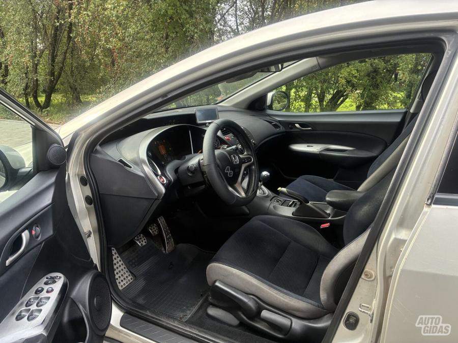Honda Civic 2006 Panevēža, ar dzinēja tilpumu 2.20 L un nobraukumu 429 tūkst. km par 1500 €, foto 3 vietnē AUTOMOTO.COM.LV