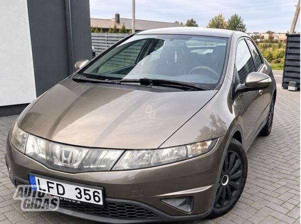 Honda Civic 2006 in Kaunas, with an engine capacity of 2.20 L and mileage of 300 thousand km for 1100 €, photo 1 on AUTOMOTO.COM.LV
