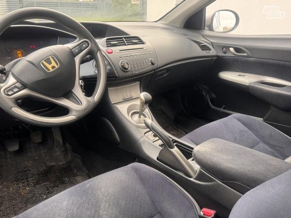 Honda Civic 2006 in Kaunas, with an engine capacity of 2.20 L and mileage of 300 thousand km for 1100 €, photo 8 on AUTOMOTO.COM.LV