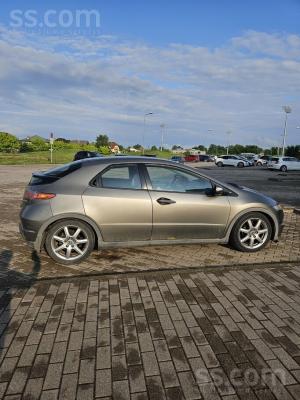 Honda Civic 2007 Rīga, ar dzinēja tilpumu 1.80 L un nobraukumu 236 tūkst. km par 1100 €, foto 3 vietnē AUTOMOTO.COM.LV