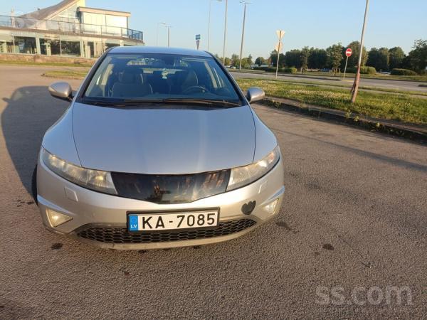 Honda Civic 2007 in Riga, with an engine capacity of 1.80 L and mileage of 310 thousand km for 900 €, photo 7 on AUTOMOTO.COM.LV