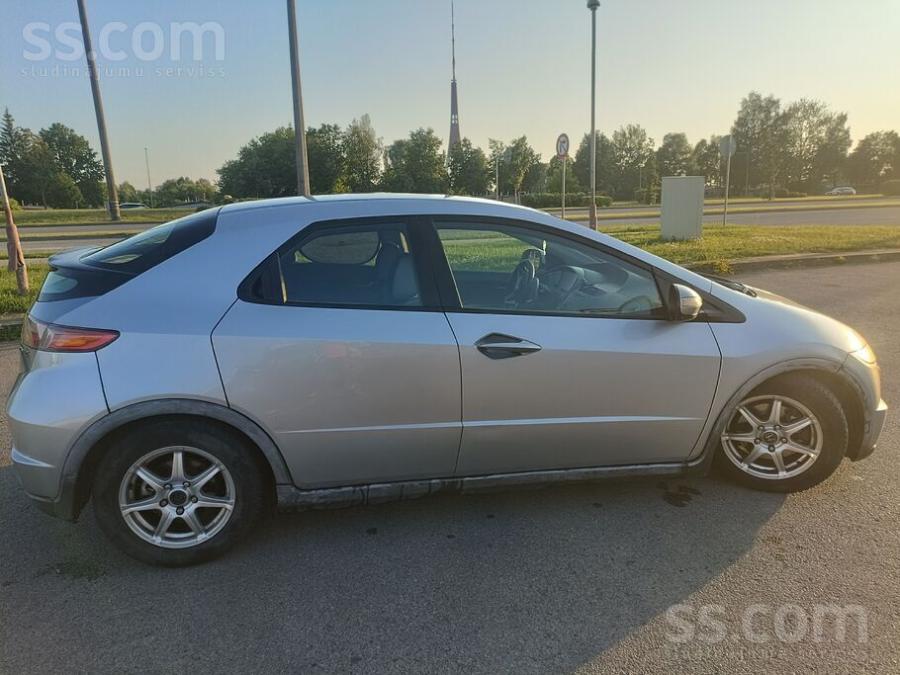 Honda Civic 2007 in Riga, with an engine capacity of 1.80 L and mileage of 310 thousand km for 900 €, photo 9 on AUTOMOTO.COM.LV