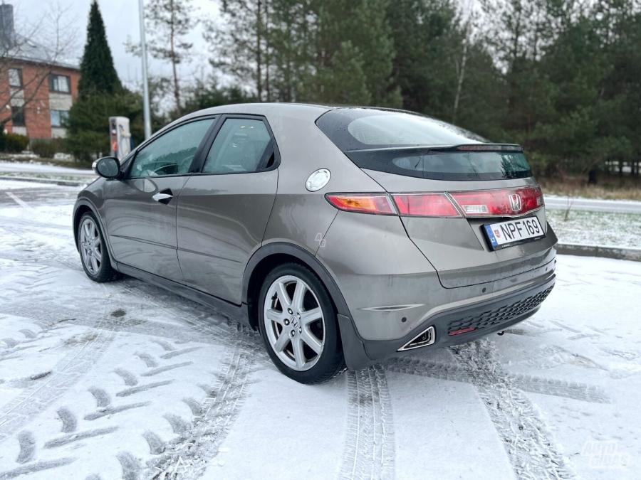 Honda Civic 2007 Viļņa, ar dzinēja tilpumu 1.80 L un nobraukumu 270 tūkst. km par 950 €, foto 4 vietnē AUTOMOTO.COM.LV