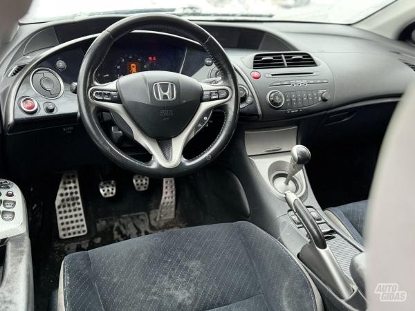 Honda Civic 2007 in Siauliai, with an engine capacity of 1.80 L and mileage of 390 thousand km for 690 €, photo 6 on AUTOMOTO.COM.LV