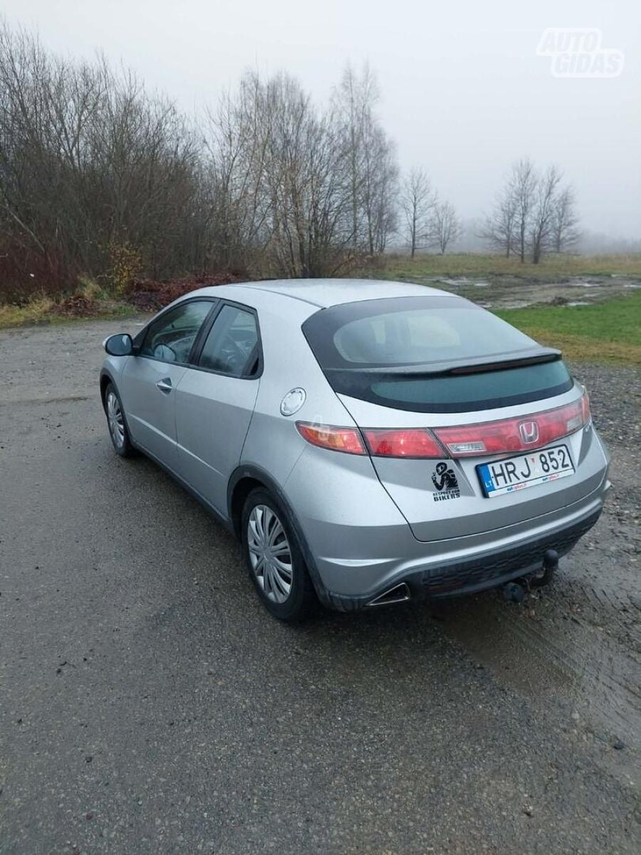 Honda Civic 2007 in Kretinga, with an engine capacity of 2.20 L and mileage of 290 thousand km for 2100 €, photo 6 on AUTOMOTO.COM.LV