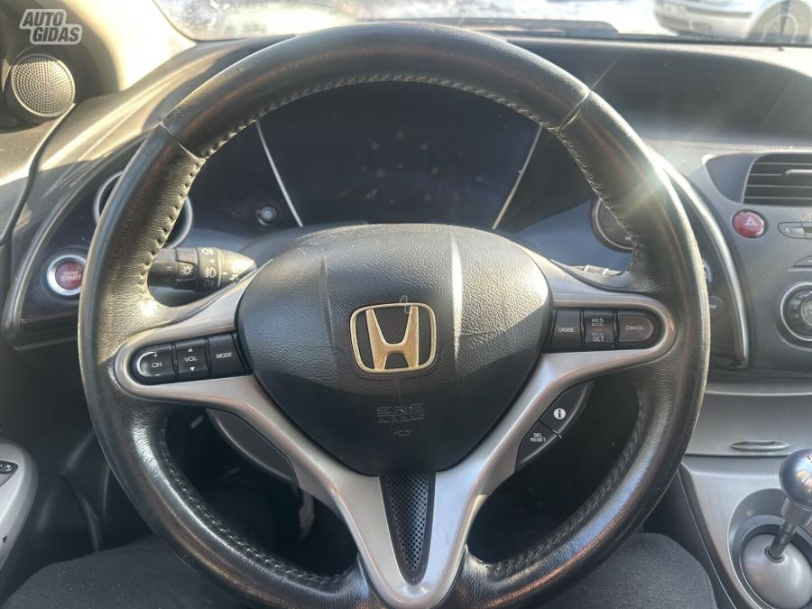 Honda Civic 2007 in Klaipeda, with an engine capacity of 2.20 L and mileage of 330 thousand km for 2150 €, photo 12 on AUTOMOTO.COM.LV