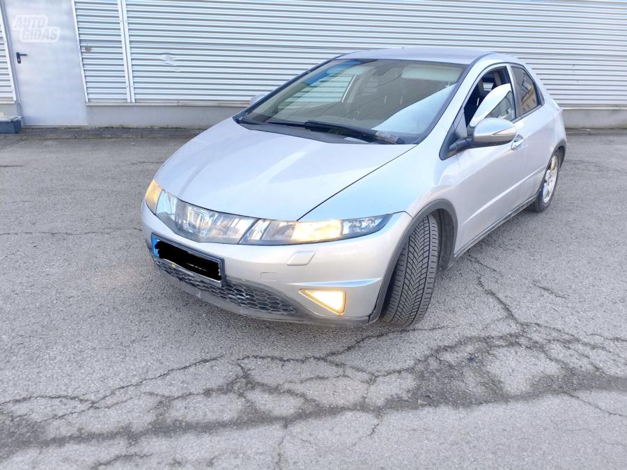 Honda Civic 2007 in Vilnius, with an engine capacity of 1.80 L and mileage of 311 thousand km for 1000 €, photo 3 on AUTOMOTO.COM.LV