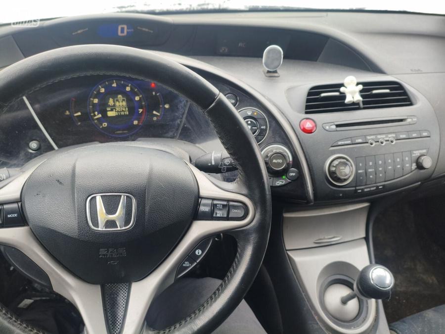 Honda Civic 2007 in Vilnius, with an engine capacity of 1.80 L and mileage of 311 thousand km for 1000 €, photo 10 on AUTOMOTO.COM.LV