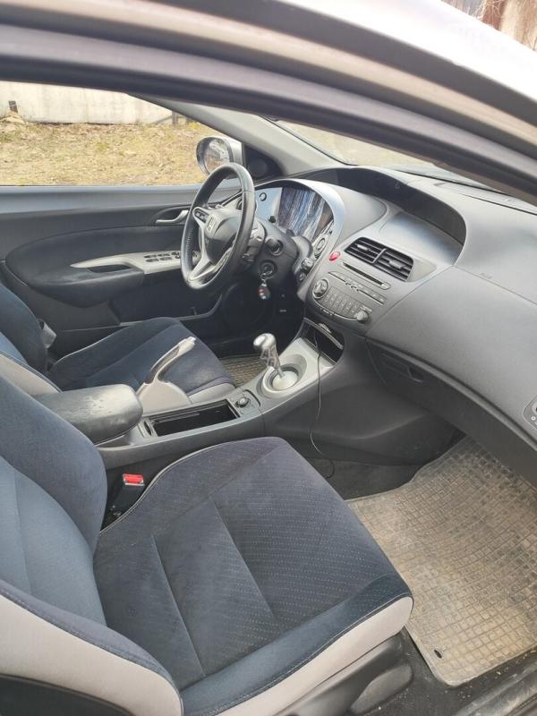 Honda Civic 2007 Viļņa, ar dzinēja tilpumu 2.20 L un nobraukumu 280 tūkst. km par 1050 €, foto 5 vietnē AUTOMOTO.COM.LV