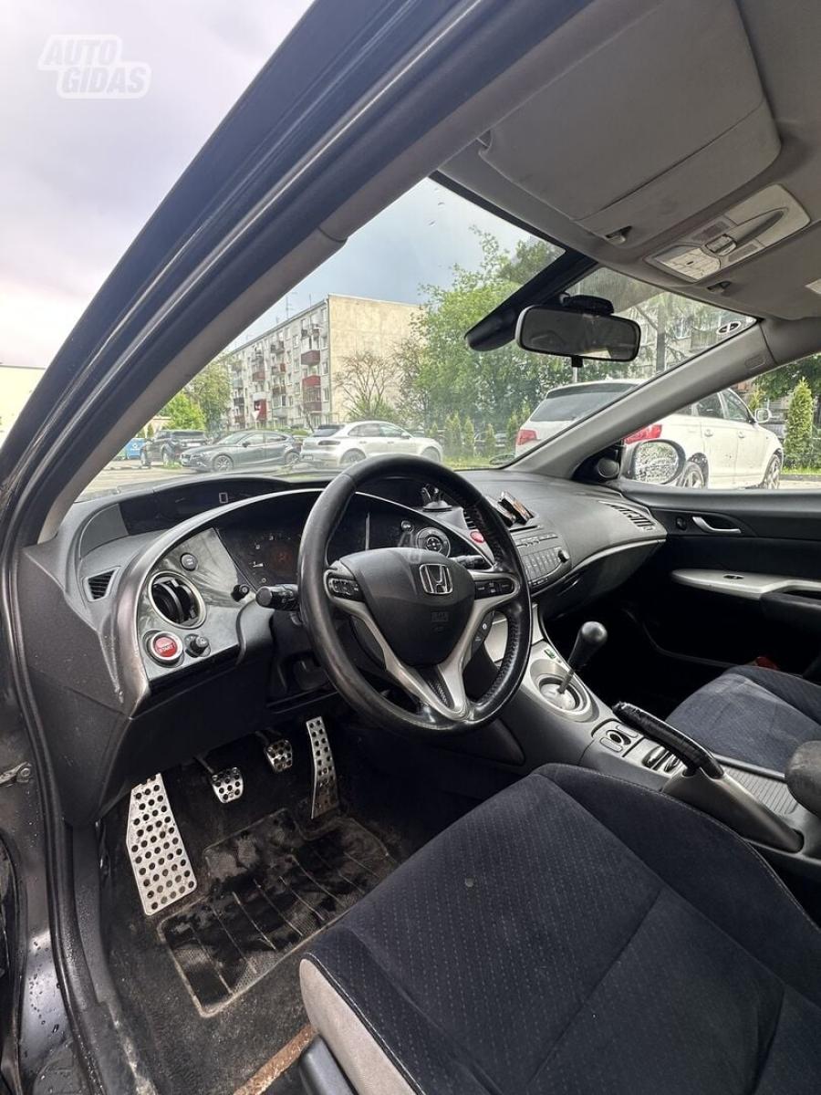 Honda Civic 2007 in Kaunas, with an engine capacity of 2.20 L and mileage of 330 thousand km for 950 €, photo 6 on AUTOMOTO.COM.LV