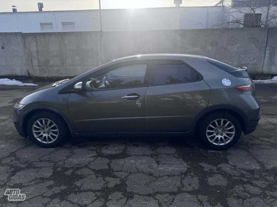 Honda Civic 2007 in Klaipeda, with an engine capacity of 2.20 L and mileage of 210 thousand km for 1850 €, photo 7 on AUTOMOTO.COM.LV