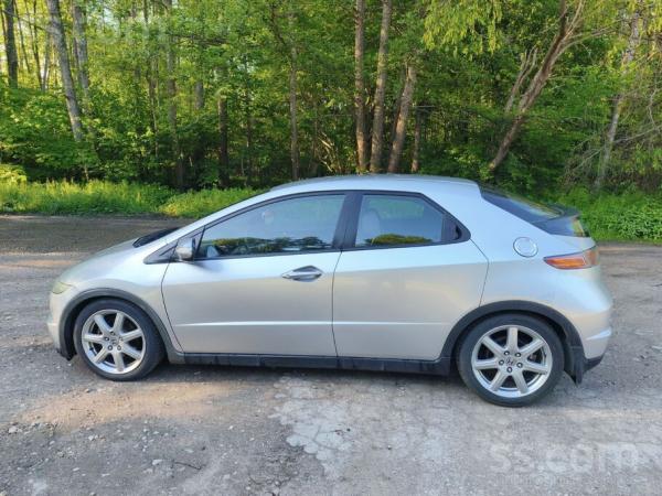 Honda Civic 2007 Liepāja, ar dzinēja tilpumu 1.80 L un nobraukumu 246 tūkst. km par 1800 €, foto 8 vietnē AUTOMOTO.COM.LV