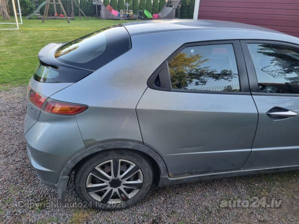 Honda Civic 2007 in Tallinn, with an engine capacity of 1.30 L and mileage of 232 thousand km for 1400 €, photo 5 on AUTOMOTO.COM.LV