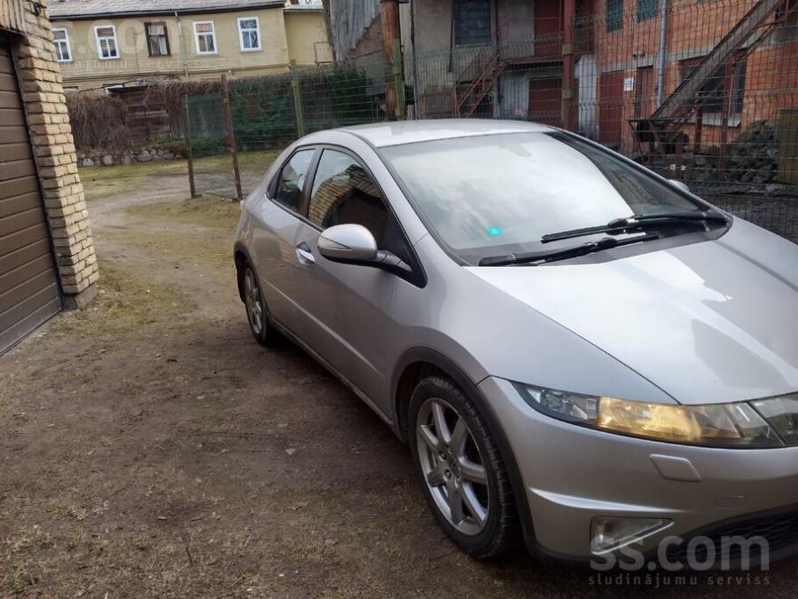 Honda Civic 2007 in Tukums, with an engine capacity of 1.80 L and mileage of 337 thousand km for 1900 €, photo 3 on AUTOMOTO.COM.LV
