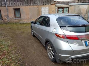 Honda Civic 2007 in Tukums, with an engine capacity of 1.80 L and mileage of 337 thousand km for 1900 €, photo 5 on AUTOMOTO.COM.LV