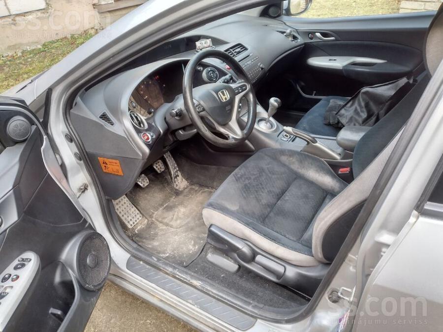 Honda Civic 2007 in Tukums, with an engine capacity of 1.80 L and mileage of 337 thousand km for 1900 €, photo 7 on AUTOMOTO.COM.LV