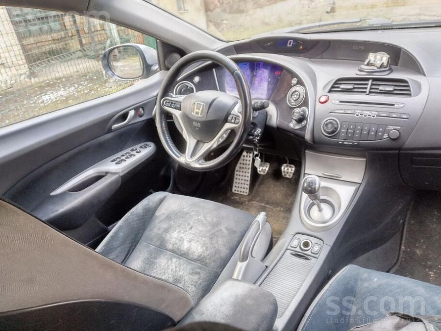 Honda Civic 2007 in Tukums, with an engine capacity of 1.80 L and mileage of 337 thousand km for 1900 €, photo 8 on AUTOMOTO.COM.LV