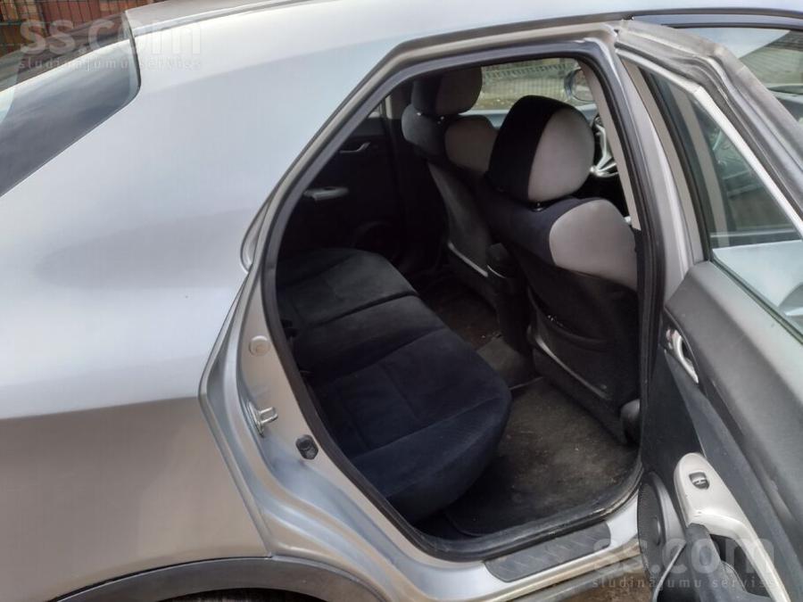 Honda Civic 2007 in Tukums, with an engine capacity of 1.80 L and mileage of 337 thousand km for 1900 €, photo 9 on AUTOMOTO.COM.LV