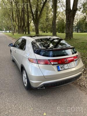 Honda Civic 2007 in Riga, with an engine capacity of 1.80 L and mileage of 210 thousand km for 2000 €, photo 3 on AUTOMOTO.COM.LV