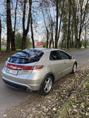Honda Civic 2007 in Riga, with an engine capacity of 1.80 L and mileage of 210 thousand km for 2000 €, photo 4 on AUTOMOTO.COM.LV