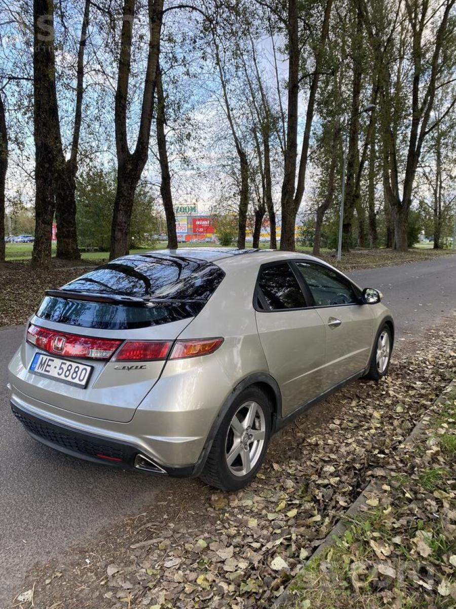 Honda Civic 2007 in Riga, with an engine capacity of 1.80 L and mileage of 210 thousand km for 2000 €, photo 4 on AUTOMOTO.COM.LV