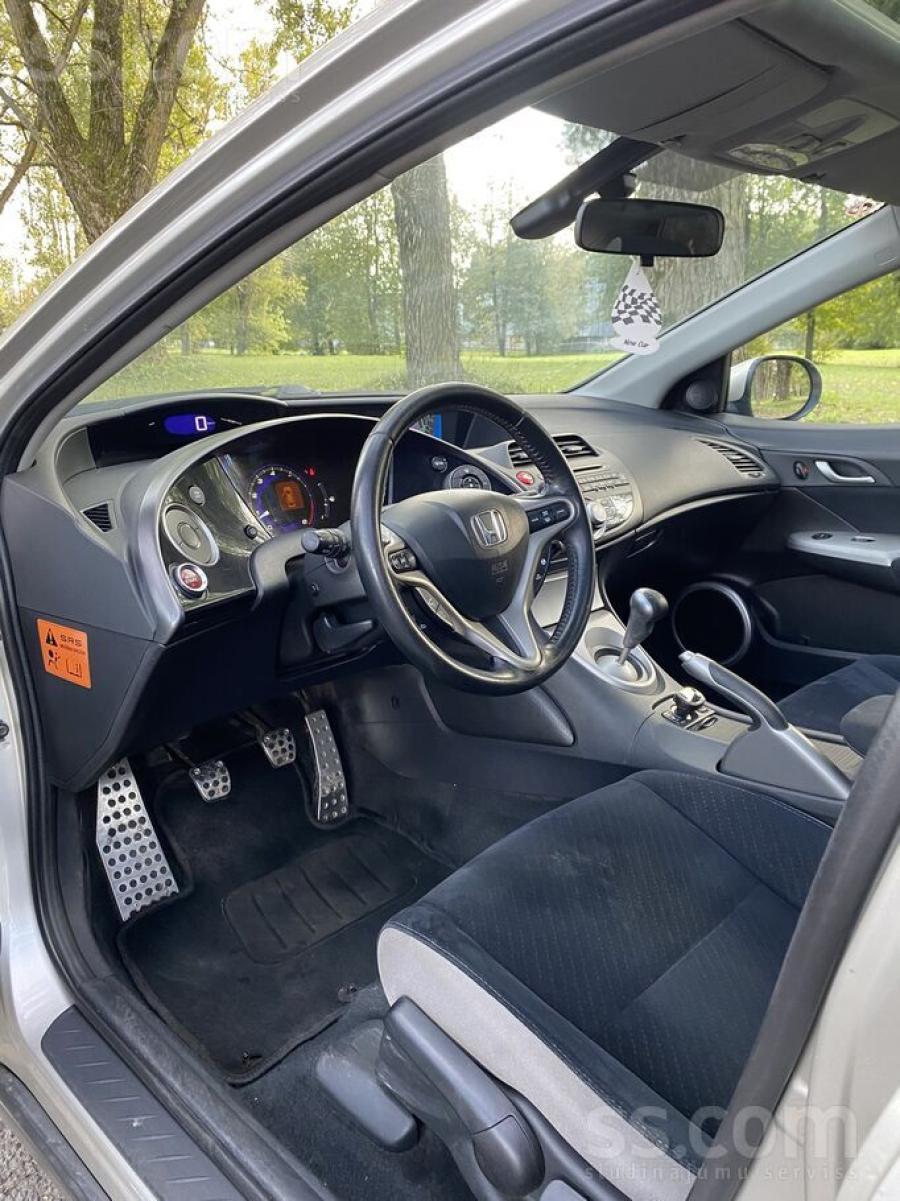 Honda Civic 2007 in Riga, with an engine capacity of 1.80 L and mileage of 210 thousand km for 2000 €, photo 7 on AUTOMOTO.COM.LV