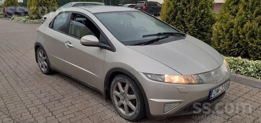 Honda Civic 2007 Rīga, ar dzinēja tilpumu 1.80 L un nobraukumu 293 tūkst. km par 1445 €, foto 3 vietnē AUTOMOTO.COM.LV
