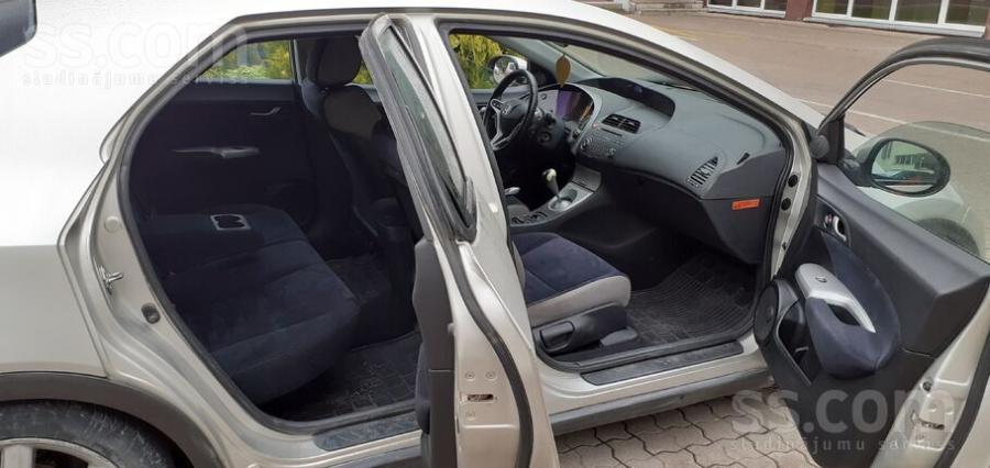 Honda Civic 2007 Rīga, ar dzinēja tilpumu 1.80 L un nobraukumu 293 tūkst. km par 1445 €, foto 5 vietnē AUTOMOTO.COM.LV