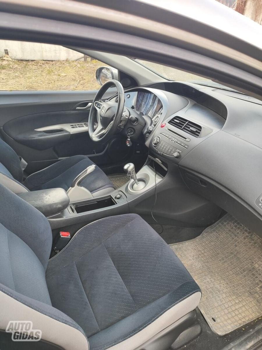 Honda Civic 2007 Viļņa, ar dzinēja tilpumu 2.20 L un nobraukumu 280 tūkst. km par 800 €, foto 6 vietnē AUTOMOTO.COM.LV