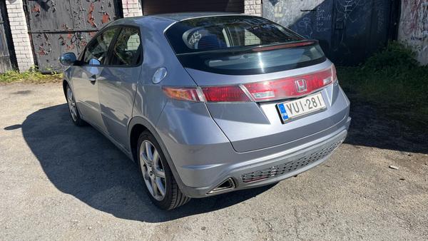 Honda Civic 2007 in Tallinn, with an engine capacity of 1.80 L and mileage of 327 thousand km for 2000 €, photo 4 on AUTOMOTO.COM.LV