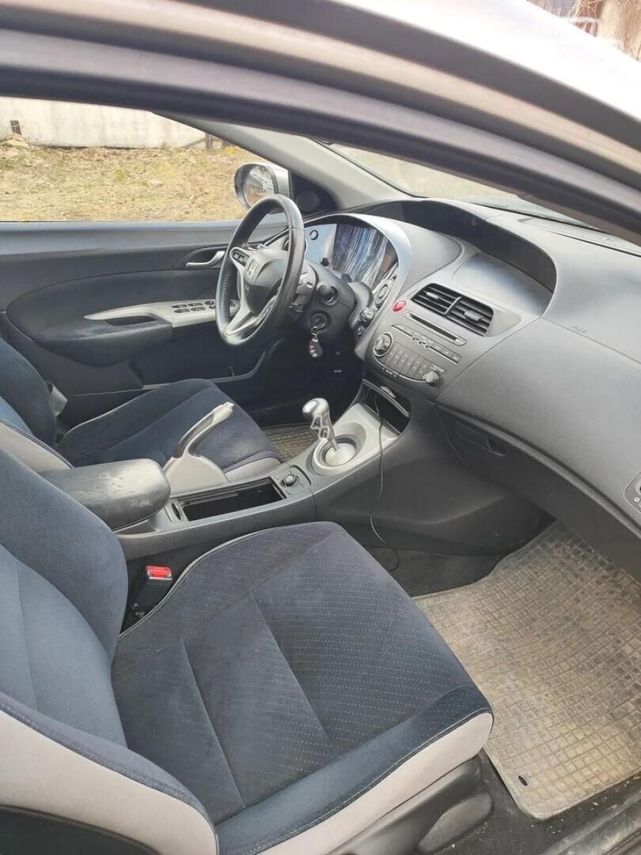 Honda Civic 2007 Viļņa, ar dzinēja tilpumu 2.20 L un nobraukumu 280 tūkst. km par 650 €, foto 4 vietnē AUTOMOTO.COM.LV