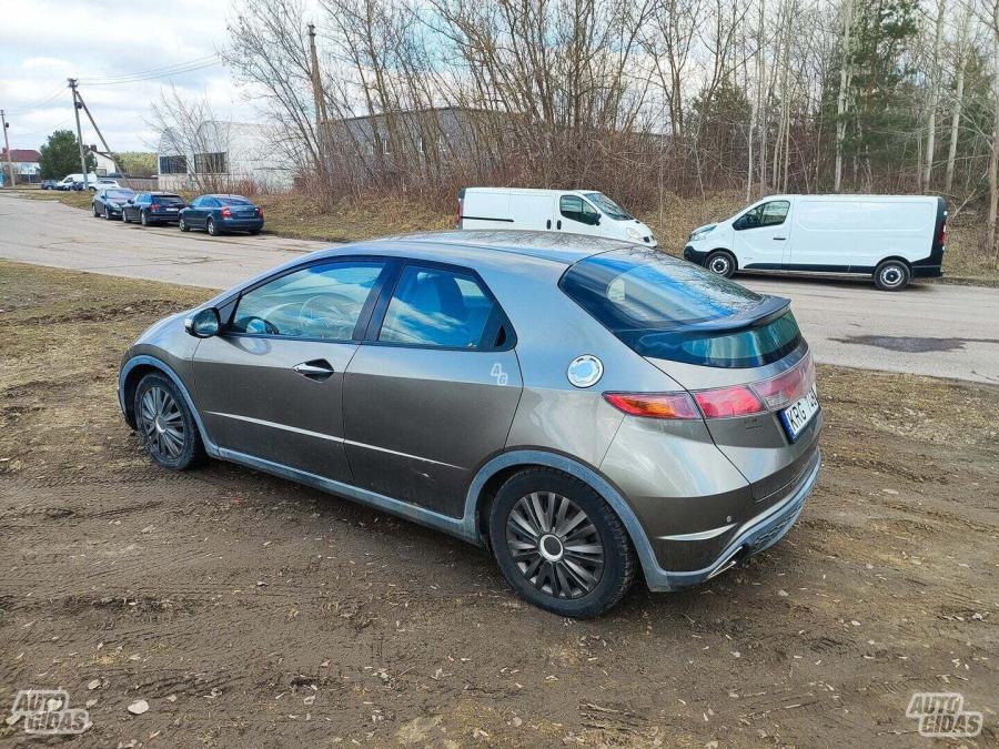 Honda Civic 2007 Viļņa, ar dzinēja tilpumu 2.20 L un nobraukumu 280 tūkst. km par 650 €, foto 6 vietnē AUTOMOTO.COM.LV